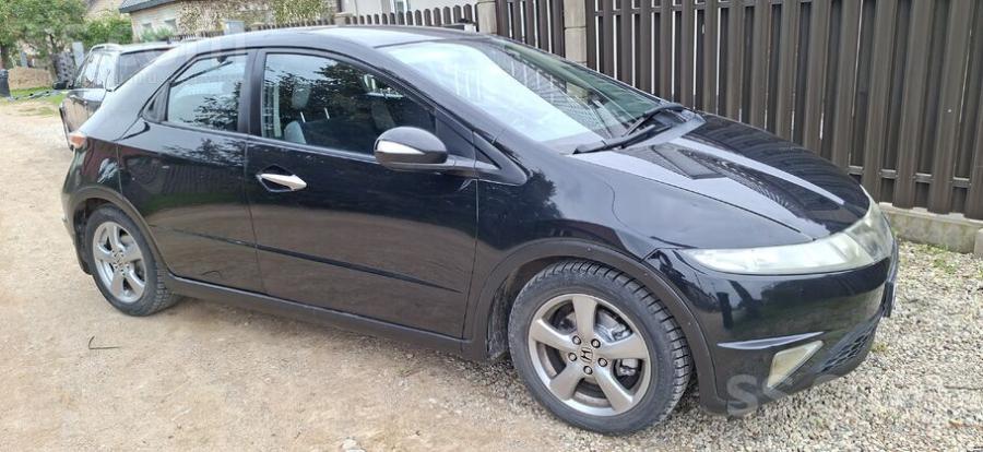 Melns Honda Civic 2006 Daugavpils, ar dzinēja tilpumu 2.20 L un nobraukumu 320 tūkst. km par 1600 €, foto 3 vietnē AUTOMOTO.COM.LV