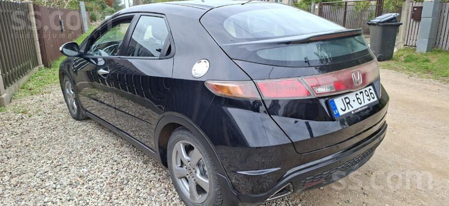 Melns Honda Civic 2006 Daugavpils, ar dzinēja tilpumu 2.20 L un nobraukumu 320 tūkst. km par 1600 €, foto 5 vietnē AUTOMOTO.COM.LV