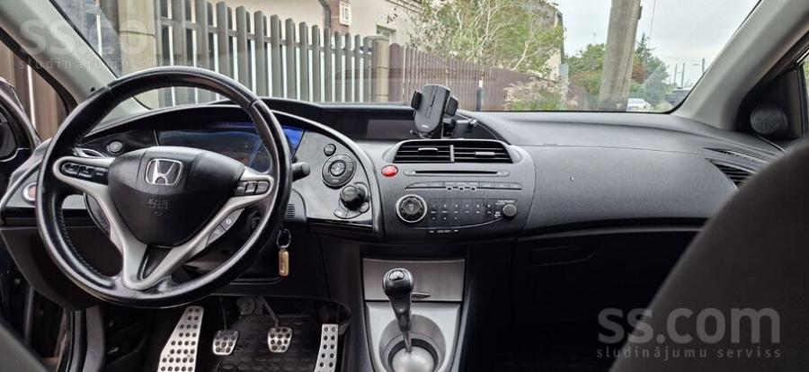 Melns Honda Civic 2006 Daugavpils, ar dzinēja tilpumu 2.20 L un nobraukumu 320 tūkst. km par 1600 €, foto 15 vietnē AUTOMOTO.COM.LV