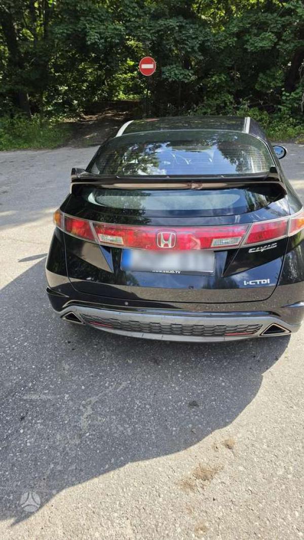 Melns Honda Civic 2006 Alīta, ar dzinēja tilpumu 2.20 L un nobraukumu 284 tūkst. km par 2100 €, foto 6 vietnē AUTOMOTO.COM.LV