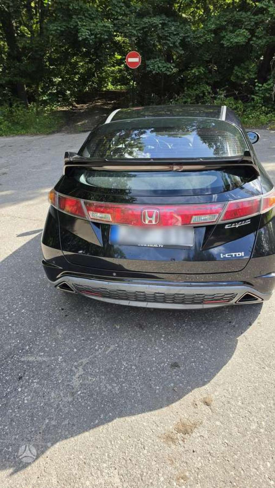 Black Honda Civic 2006 in Alytus, with an engine capacity of 2.20 L and mileage of 284 thousand km for 2100 €, photo 6 on AUTOMOTO.COM.LV