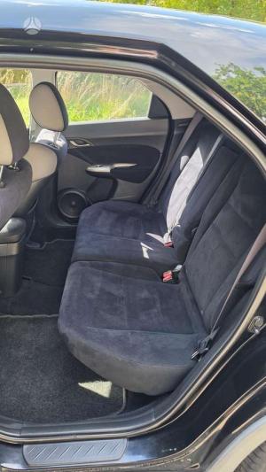 Black Honda Civic 2006 in Alytus, with an engine capacity of 2.20 L and mileage of 284 thousand km for 2100 €, photo 7 on AUTOMOTO.COM.LV