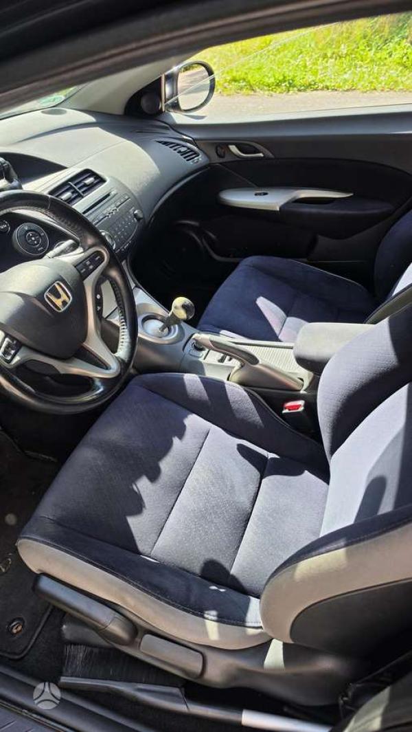 Melns Honda Civic 2006 Alīta, ar dzinēja tilpumu 2.20 L un nobraukumu 284 tūkst. km par 2100 €, foto 8 vietnē AUTOMOTO.COM.LV