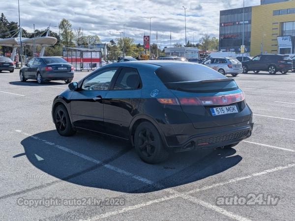 Melns Honda Civic 2006 Tallina, ar dzinēja tilpumu 1.30 L un nobraukumu 262 tūkst. km par 1325 €, foto 6 vietnē AUTOMOTO.COM.LV