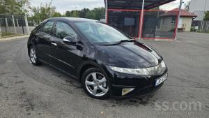 Melns Honda Civic 2006 Daugavpils, ar dzinēja tilpumu 2.20 L un nobraukumu 322 tūkst. km par 1600 €, foto  vietnē AUTOMOTO.COM.LV