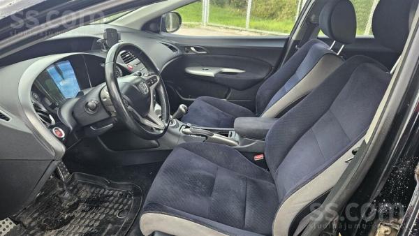 Melns Honda Civic 2006 Daugavpils, ar dzinēja tilpumu 2.20 L un nobraukumu 322 tūkst. km par 1600 €, foto 8 vietnē AUTOMOTO.COM.LV