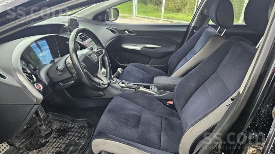 Melns Honda Civic 2006 Daugavpils, ar dzinēja tilpumu 2.20 L un nobraukumu 322 tūkst. km par 1600 €, foto 8 vietnē AUTOMOTO.COM.LV