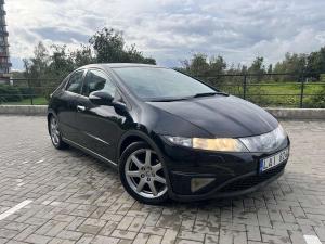 Black Honda Civic 2006 in Vilnius, with an engine capacity of 1.80 L and mileage of 336 thousand km for 2700 €, photo 3 on AUTOMOTO.COM.LV