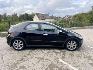 Black Honda Civic 2006 in Vilnius, with an engine capacity of 1.80 L and mileage of 336 thousand km for 2700 €, photo 6 on AUTOMOTO.COM.LV
