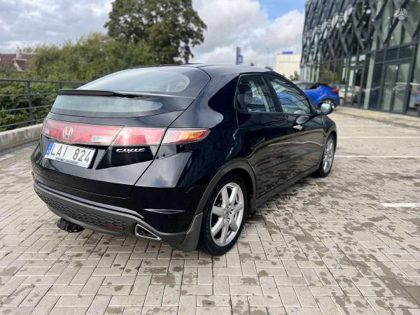 Melns Honda Civic 2006 Viļņa, ar dzinēja tilpumu 1.80 L un nobraukumu 336 tūkst. km par 2700 €, foto 7 vietnē AUTOMOTO.COM.LV