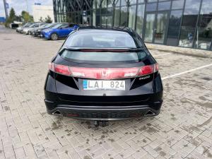 Black Honda Civic 2006 in Vilnius, with an engine capacity of 1.80 L and mileage of 336 thousand km for 2700 €, photo 8 on AUTOMOTO.COM.LV