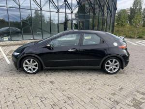 Black Honda Civic 2006 in Vilnius, with an engine capacity of 1.80 L and mileage of 336 thousand km for 2700 €, photo 10 on AUTOMOTO.COM.LV