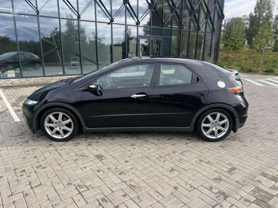 Black Honda Civic 2006 in Vilnius, with an engine capacity of 1.80 L and mileage of 336 thousand km for 2700 €, photo 10 on AUTOMOTO.COM.LV
