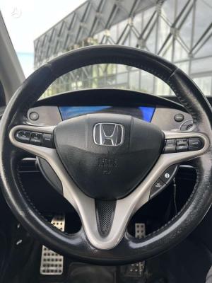 Black Honda Civic 2006 in Vilnius, with an engine capacity of 1.80 L and mileage of 336 thousand km for 2700 €, photo 19 on AUTOMOTO.COM.LV