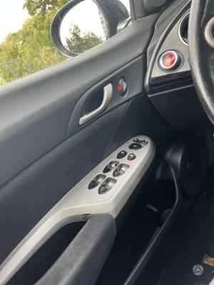 Black Honda Civic 2006 in Vilnius, with an engine capacity of 1.80 L and mileage of 336 thousand km for 2700 €, photo 20 on AUTOMOTO.COM.LV