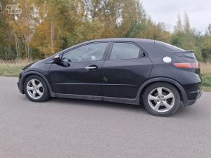 Black Honda Civic 2006 in Siauliai, with an engine capacity of 2.20 L and mileage of 273 thousand km for 1250 €, photo 3 on AUTOMOTO.COM.LV