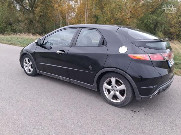 Melns Honda Civic 2006 Šauļi, ar dzinēja tilpumu 2.20 L un nobraukumu 273 tūkst. km par 1250 €, foto 4 vietnē AUTOMOTO.COM.LV