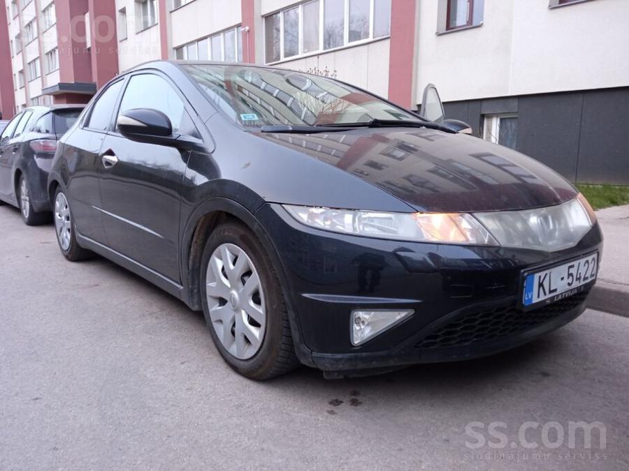 Black Honda Civic 2007 in Riga, with an engine capacity of 1.80 L and mileage of 313 thousand km for 600 €, photo 1 on AUTOMOTO.COM.LV