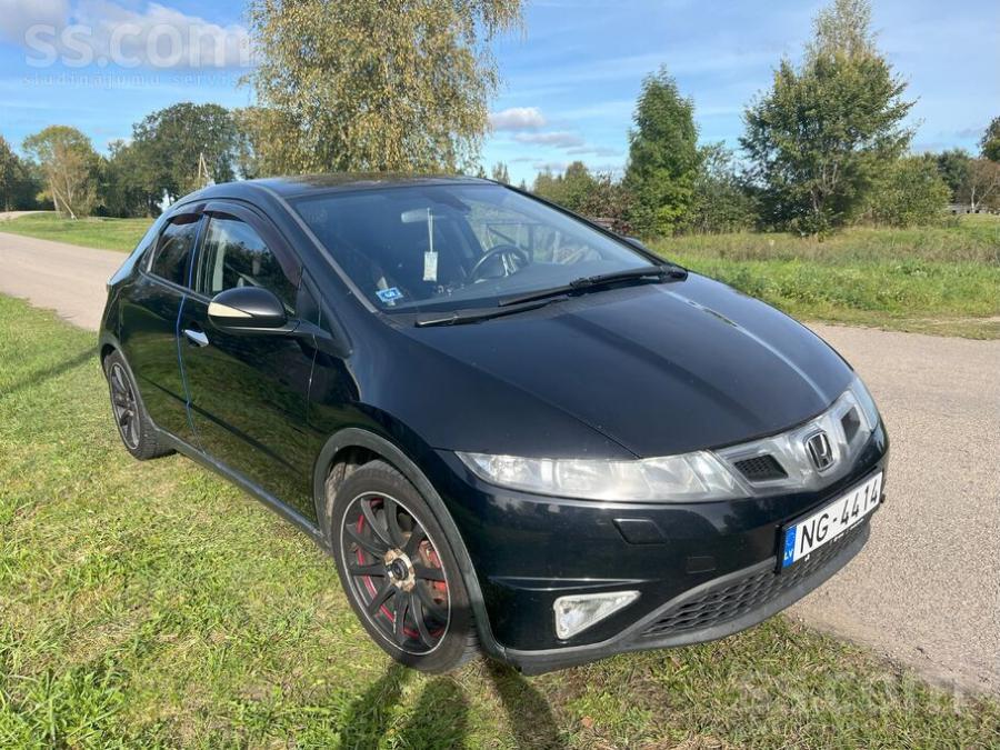 Black Honda Civic 2007 in Ludza, with an engine capacity of 1.80 L and mileage of 237 thousand km for 1900 €, photo 1 on AUTOMOTO.COM.LV