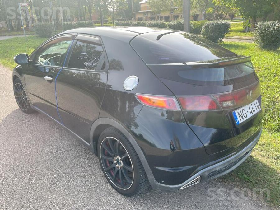 Black Honda Civic 2007 in Ludza, with an engine capacity of 1.80 L and mileage of 237 thousand km for 1900 €, photo 2 on AUTOMOTO.COM.LV