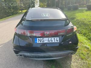 Black Honda Civic 2007 in Ludza, with an engine capacity of 1.80 L and mileage of 237 thousand km for 1900 €, photo 3 on AUTOMOTO.COM.LV