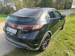 Black Honda Civic 2007 in Ludza, with an engine capacity of 1.80 L and mileage of 237 thousand km for 1900 €, photo 4 on AUTOMOTO.COM.LV