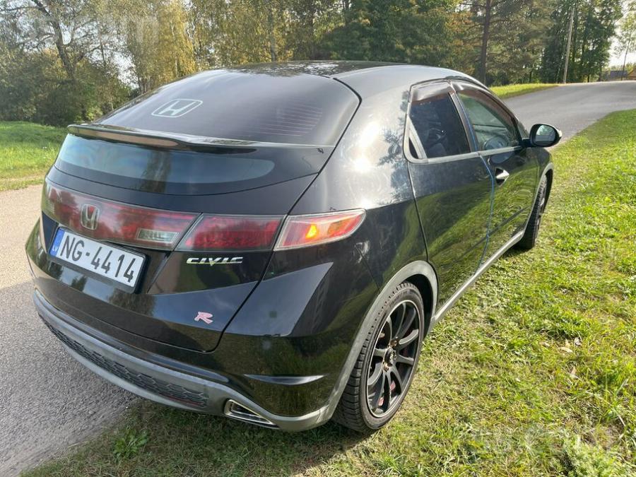 Black Honda Civic 2007 in Ludza, with an engine capacity of 1.80 L and mileage of 237 thousand km for 1900 €, photo 4 on AUTOMOTO.COM.LV