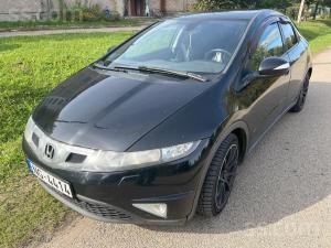 Black Honda Civic 2007 in Ludza, with an engine capacity of 1.80 L and mileage of 237 thousand km for 1900 €, photo 5 on AUTOMOTO.COM.LV