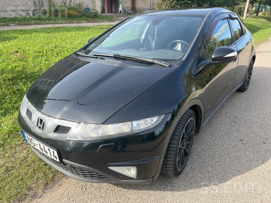 Black Honda Civic 2007 in Ludza, with an engine capacity of 1.80 L and mileage of 237 thousand km for 1900 €, photo 5 on AUTOMOTO.COM.LV