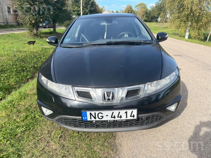 Black Honda Civic 2007 in Ludza, with an engine capacity of 1.80 L and mileage of 237 thousand km for 1900 €, photo 6 on AUTOMOTO.COM.LV