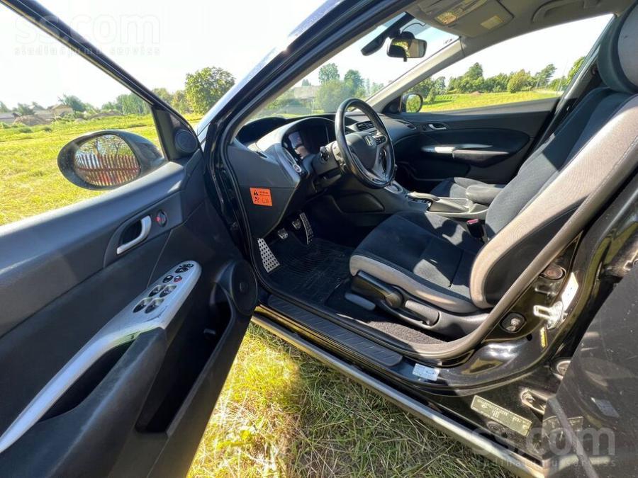 Black Honda Civic 2007 in Riga, with an engine capacity of 1.80 L and mileage of 0 thousand km for 2300 €, photo 2 on AUTOMOTO.COM.LV