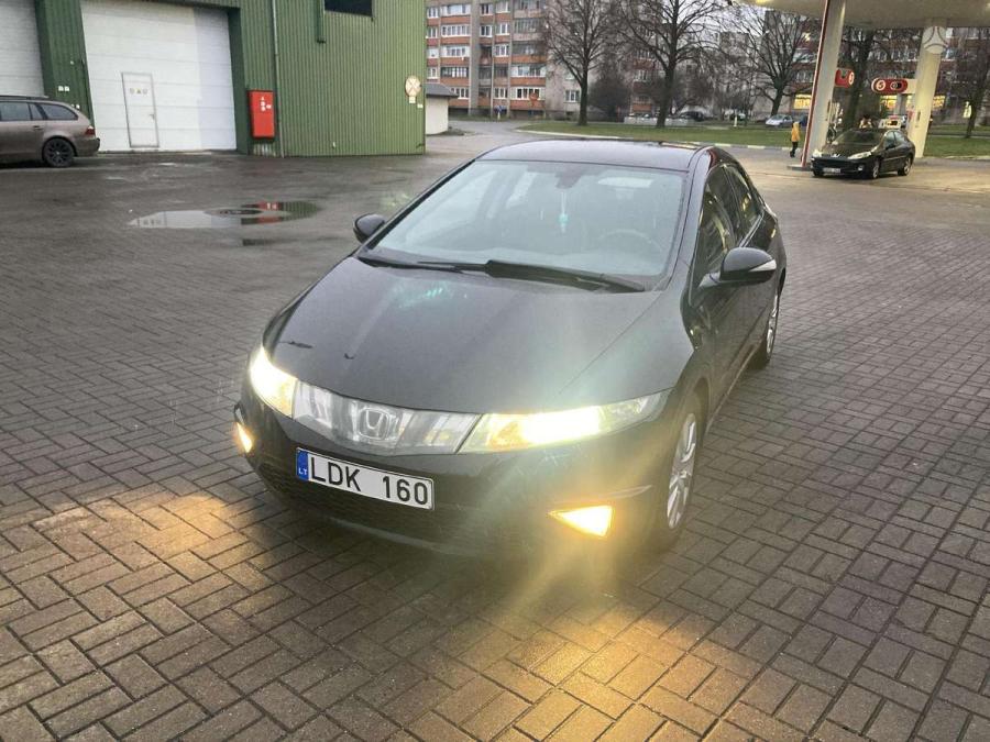 Melns Honda Civic 2007 Klaipėda, ar dzinēja tilpumu 2.20 L un nobraukumu 295 tūkst. km par 2250 €, foto 1 vietnē AUTOMOTO.COM.LV