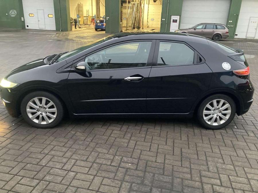 Melns Honda Civic 2007 Klaipėda, ar dzinēja tilpumu 2.20 L un nobraukumu 295 tūkst. km par 2250 €, foto 2 vietnē AUTOMOTO.COM.LV