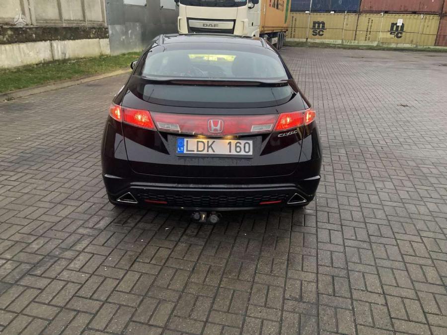Melns Honda Civic 2007 Klaipėda, ar dzinēja tilpumu 2.20 L un nobraukumu 295 tūkst. km par 2250 €, foto 3 vietnē AUTOMOTO.COM.LV