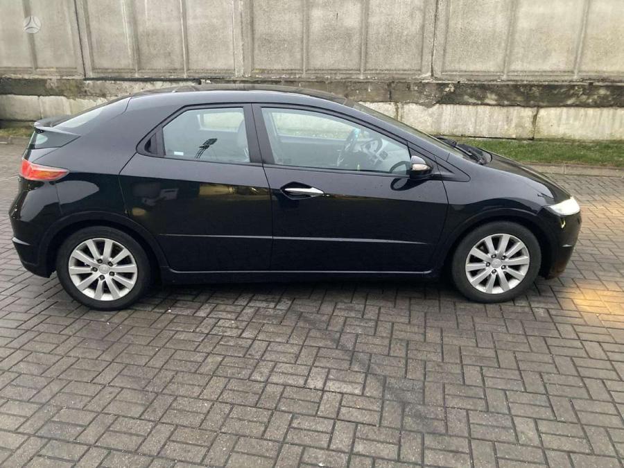 Melns Honda Civic 2007 Klaipėda, ar dzinēja tilpumu 2.20 L un nobraukumu 295 tūkst. km par 2250 €, foto 4 vietnē AUTOMOTO.COM.LV