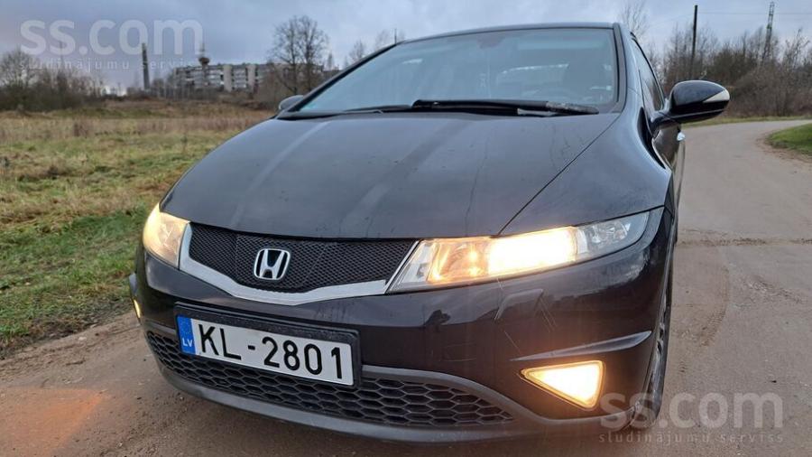 Black Honda Civic 2007 in Daugavpils, with an engine capacity of 2.20 L and mileage of 240 thousand km for 1700 €, photo 1 on AUTOMOTO.COM.LV