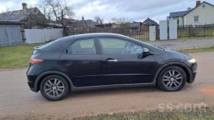 Black Honda Civic 2007 in Daugavpils, with an engine capacity of 2.20 L and mileage of 240 thousand km for 1700 €, photo 4 on AUTOMOTO.COM.LV