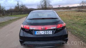 Black Honda Civic 2007 in Daugavpils, with an engine capacity of 2.20 L and mileage of 240 thousand km for 1700 €, photo 6 on AUTOMOTO.COM.LV