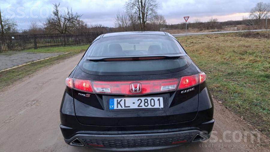 Black Honda Civic 2007 in Daugavpils, with an engine capacity of 2.20 L and mileage of 240 thousand km for 1700 €, photo 6 on AUTOMOTO.COM.LV