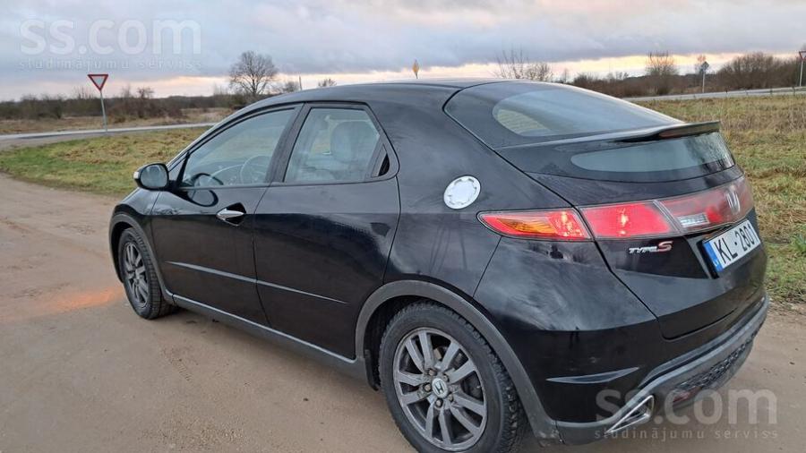 Black Honda Civic 2007 in Daugavpils, with an engine capacity of 2.20 L and mileage of 240 thousand km for 1700 €, photo 8 on AUTOMOTO.COM.LV