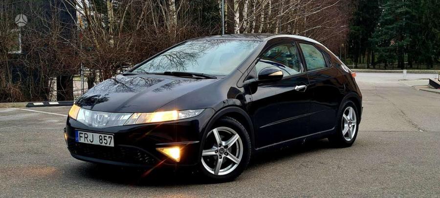Black Honda Civic 2007 in Vilnius, with an engine capacity of 2.20 L and mileage of 287 thousand km for 2250 €, photo 2 on AUTOMOTO.COM.LV