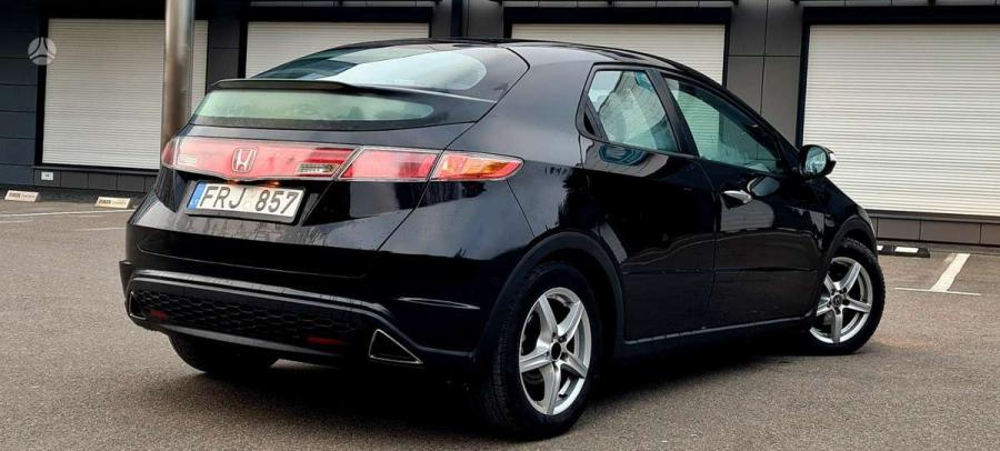 Black Honda Civic 2007 in Vilnius, with an engine capacity of 2.20 L and mileage of 287 thousand km for 2250 €, photo 4 on AUTOMOTO.COM.LV
