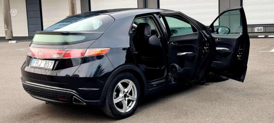 Black Honda Civic 2007 in Vilnius, with an engine capacity of 2.20 L and mileage of 287 thousand km for 2250 €, photo 13 on AUTOMOTO.COM.LV