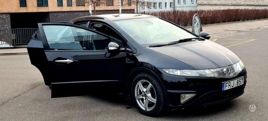 Black Honda Civic 2007 in Vilnius, with an engine capacity of 2.20 L and mileage of 287 thousand km for 2250 €, photo 15 on AUTOMOTO.COM.LV