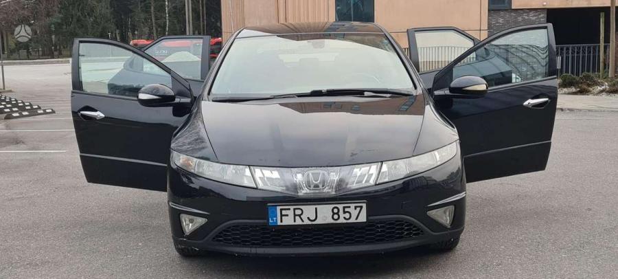 Black Honda Civic 2007 in Vilnius, with an engine capacity of 2.20 L and mileage of 287 thousand km for 2250 €, photo 16 on AUTOMOTO.COM.LV