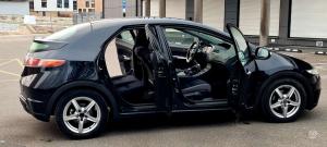 Black Honda Civic 2007 in Vilnius, with an engine capacity of 2.20 L and mileage of 287 thousand km for 2250 €, photo 17 on AUTOMOTO.COM.LV