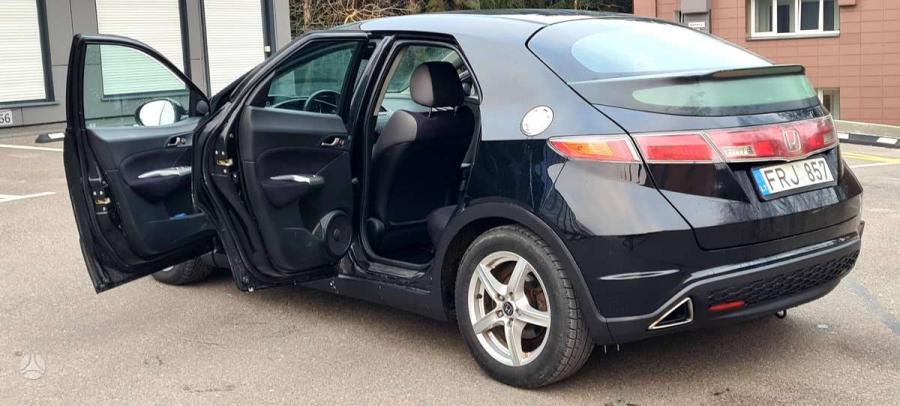 Black Honda Civic 2007 in Vilnius, with an engine capacity of 2.20 L and mileage of 287 thousand km for 2250 €, photo 19 on AUTOMOTO.COM.LV