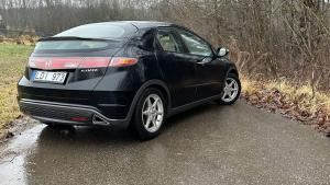 Melns Honda Civic 2007 Šauļi, ar dzinēja tilpumu 2.20 L un nobraukumu 354 tūkst. km par 1800 €, foto 3 vietnē AUTOMOTO.COM.LV