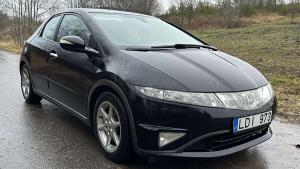 Melns Honda Civic 2007 Šauļi, ar dzinēja tilpumu 2.20 L un nobraukumu 354 tūkst. km par 1800 €, foto 5 vietnē AUTOMOTO.COM.LV
