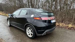 Melns Honda Civic 2007 Šauļi, ar dzinēja tilpumu 2.20 L un nobraukumu 354 tūkst. km par 1800 €, foto 7 vietnē AUTOMOTO.COM.LV